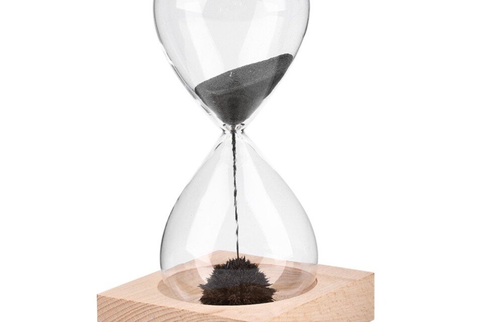 Clepsidra magnetica cu pilitura metalica